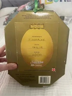 Disney | Toys | Disney Gold Commemorative Snow White 6th Anniversary ...